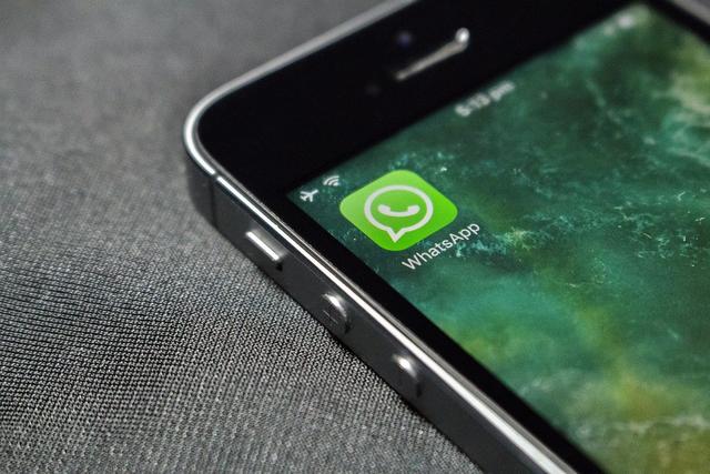 Qual é o melhor chatbot grátis para WhatsApp empresarial?